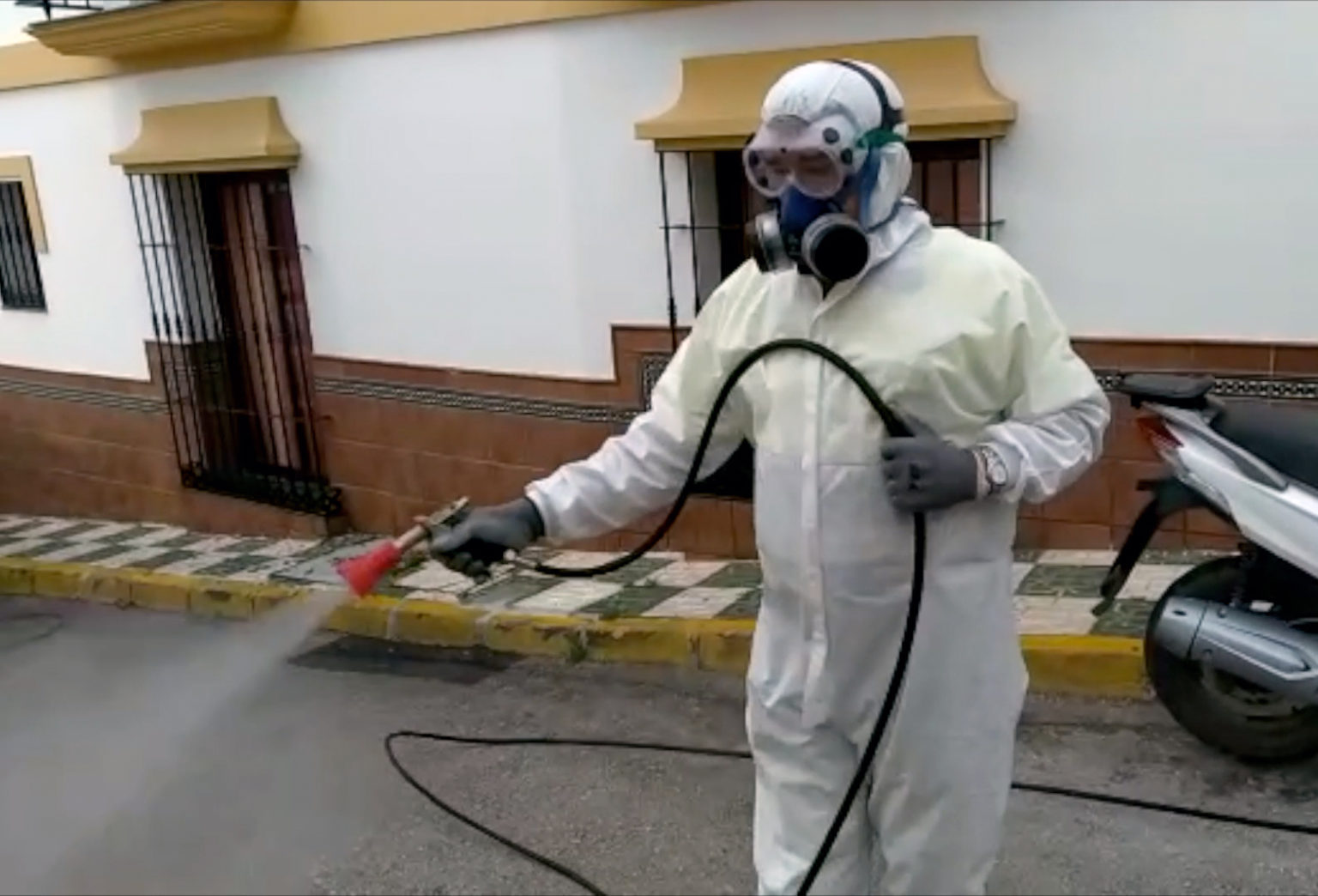 desinfectando – Ayuntamiento de Nerja